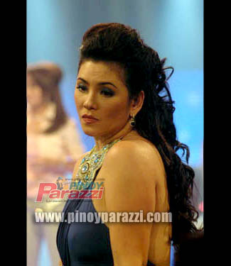 Regine Velasquez, nambato ng sapatos sa gay fan - Chito Alcid - Pinoy ...