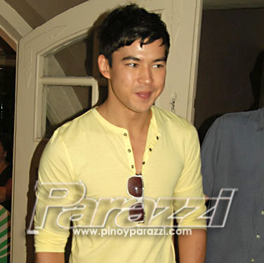 Jon Avila, nagpabinyag ng anak?! - Pinoy Parazzi