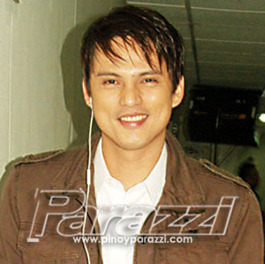 Zoren Legaspi, atat na sa pagdidirek ng kanyang gay film! - Pinoy Parazzi