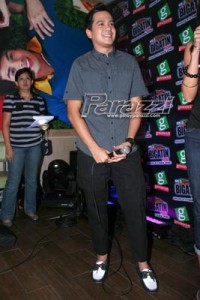 Sa paghawak… Ingat! (John Lloyd Cruz) - Pinoy Parazzi