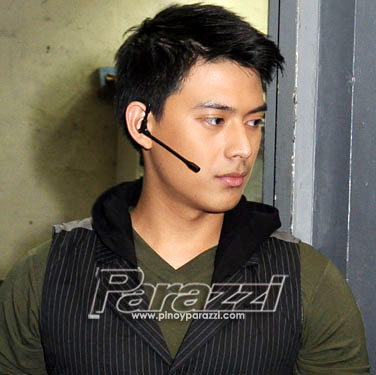 Mike Tan, nagtatalak sa production assistant - Pinoy Parazzi