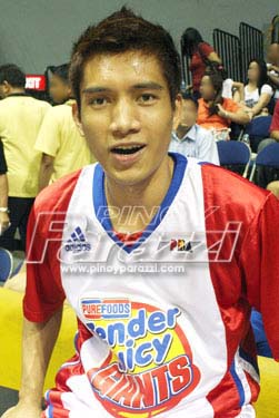 James Yap, enjoy sa buhay-binata - Pinoy Parazzi