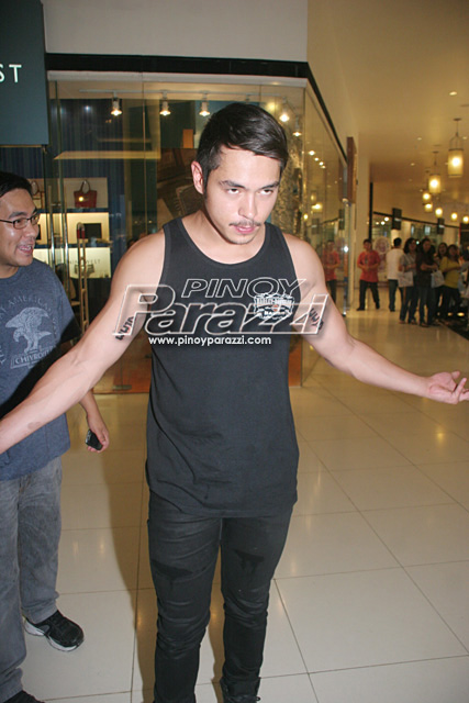 Jake Cuenca does the ‘New Tattoo’ - Pinoy Parazzi