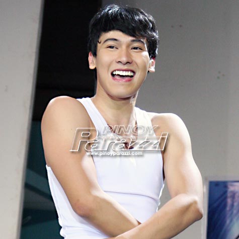 Enchong Dee does the ‘Scandalous’ - Pinoy Parazzi