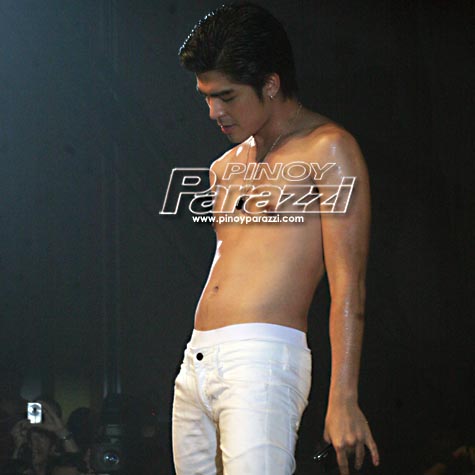 Mark, may kinapa! - Pinoy Parazzi