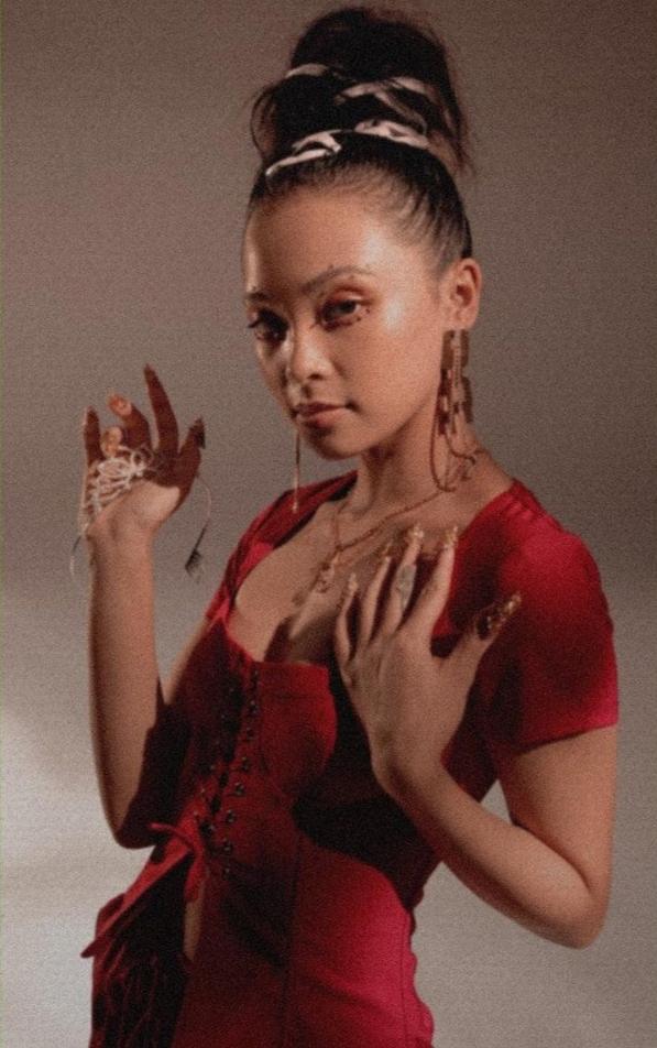 Pinay singer Quenie May isa sa member ng American group na Boys World ...