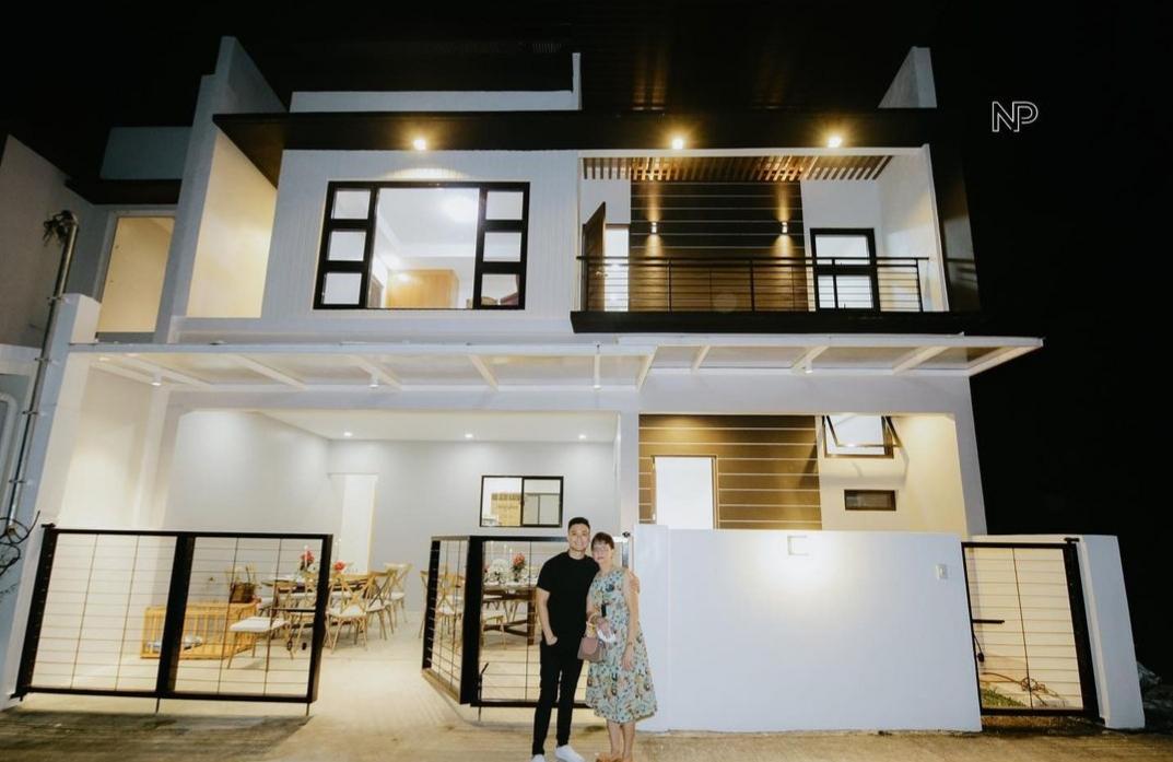 Edgar Allan Guzman niregaluhan ang ina ng bagong bahay - Pinoy Parazzi