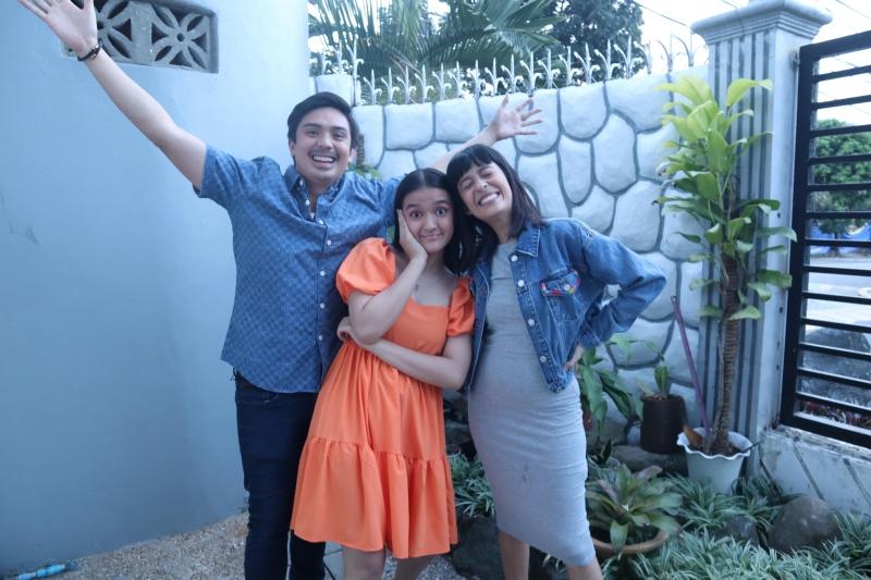 Sef Cadayona, Kat Galang at Patricia Coma, one happy family sa 'Regal ...